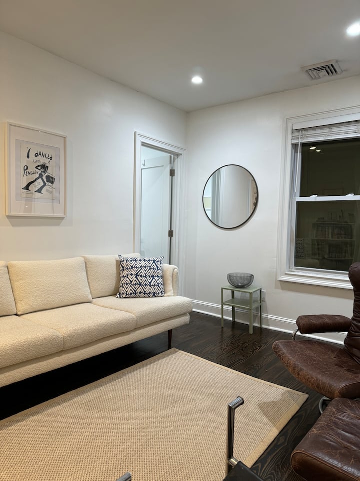 Cozy Wooster Sq Pad - New Haven, CT