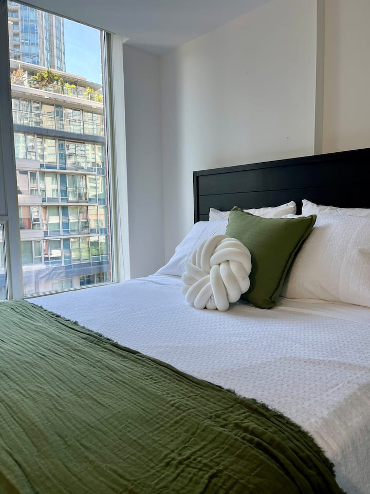 Central Downtown Arena View: Free Parking+pool/spa - Vancouver