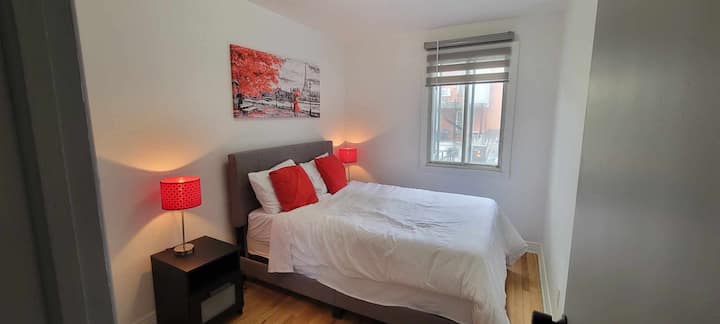 Cute Little Room In St-michel ! - Montreal