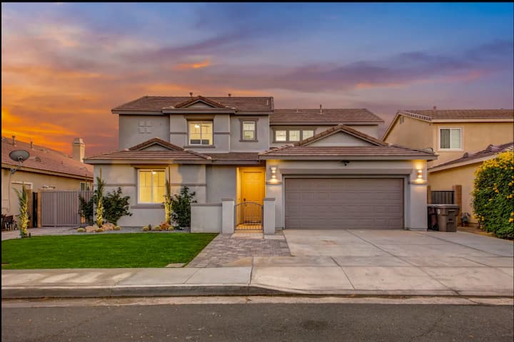 Casa Verano Retreat ! New Pool , Spa And Game Room - Coachella, CA