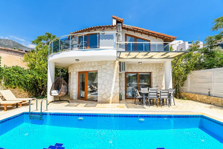 Kışla'da Denize Sıfır 5 Kişilik Villa - Turkey