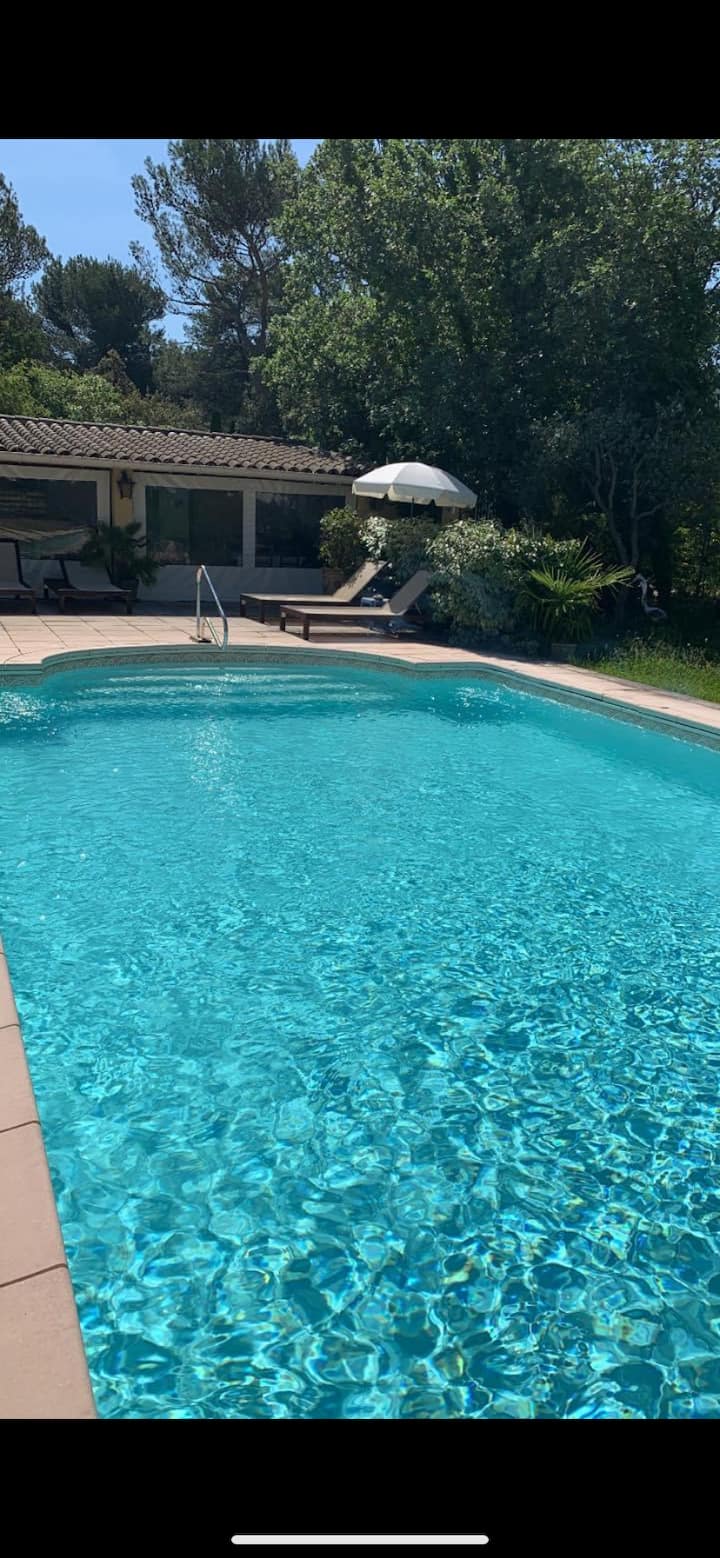 Chambres D’hôtes
Ménerbes
Le Jardin Des Cigales - Roussillon
