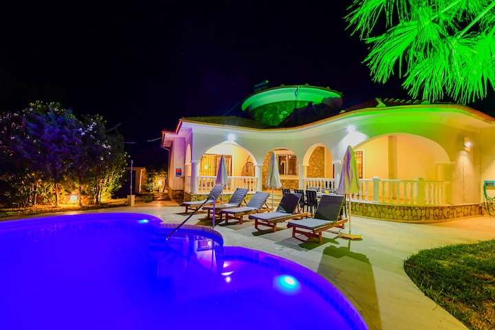 Dalaman'da Doğa Içerisinde Muhafazakar Villa - Dalaman