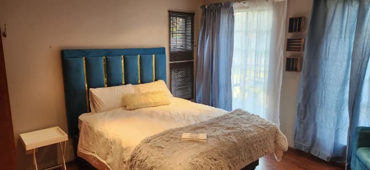 Lavish Room In A 4-bedroom House - Brakpan