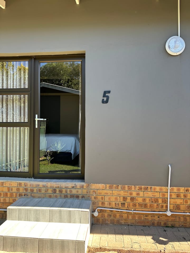 Tag - Room #5 - Piet Retief