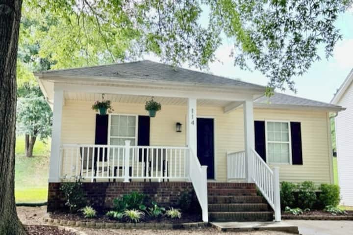 Newly Renovated Belmont Cottage - Walk To Downtown - Belmont, NC