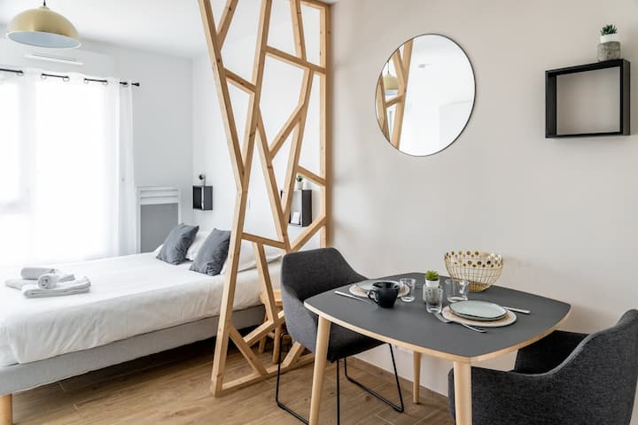 Suite Sunset
Studio Neuf
Proche Gare
Parking & Bus - Saint-Malo