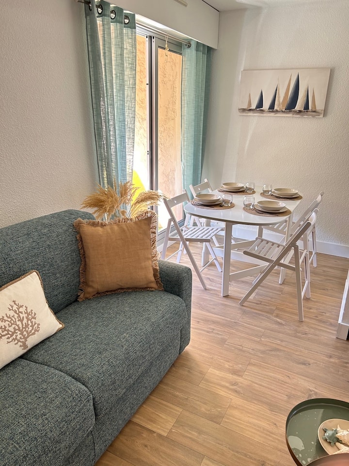 Résidence Avec Balcon, Piscine Et Parking Privé - Var