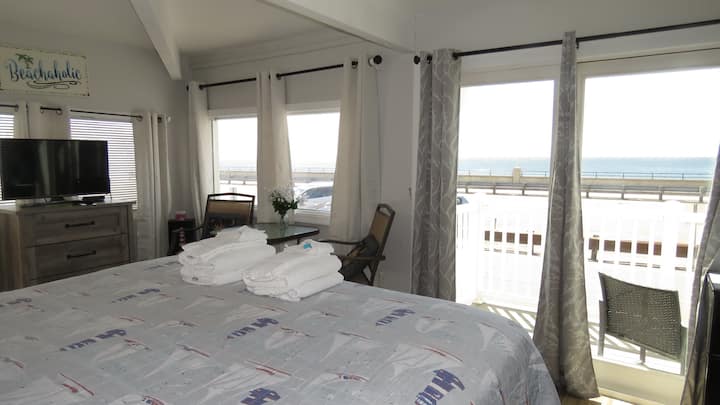 Ocean View King Room W/balcony - Hampton Beach, NH
