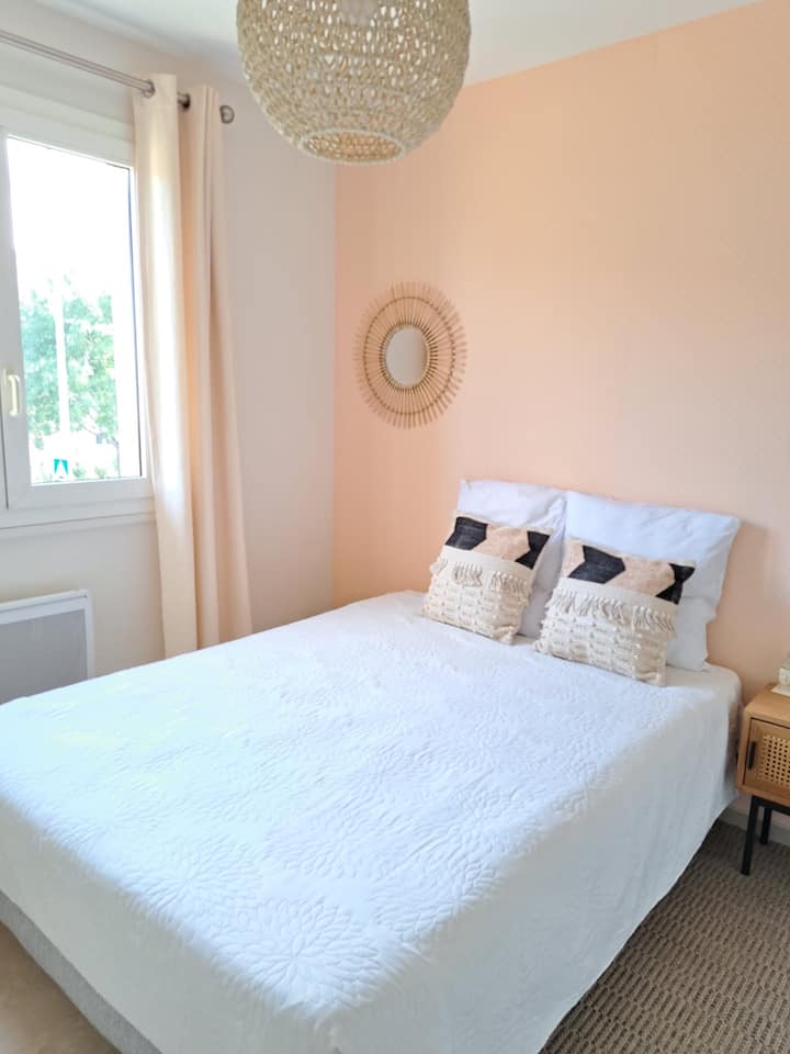 1 Chambre à L éTage + 1 Salle De Bain Et Wc - Avignon
