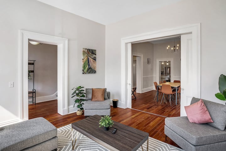 Chic Minimalist Haven - 세인트루이스