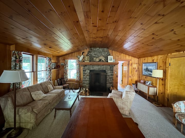 5-bedroom, 1,300' Waterfront Estate W/3 Residences - Long Lake, NY