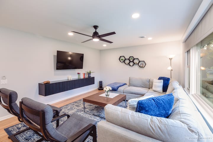 Stylish 3br Home | Workspace & Relaxing Stay - Madison, WI