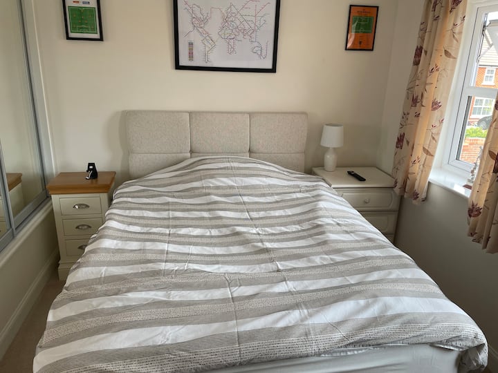 Cozy Ensuite Bedroom In New Home - Kingston upon Hull