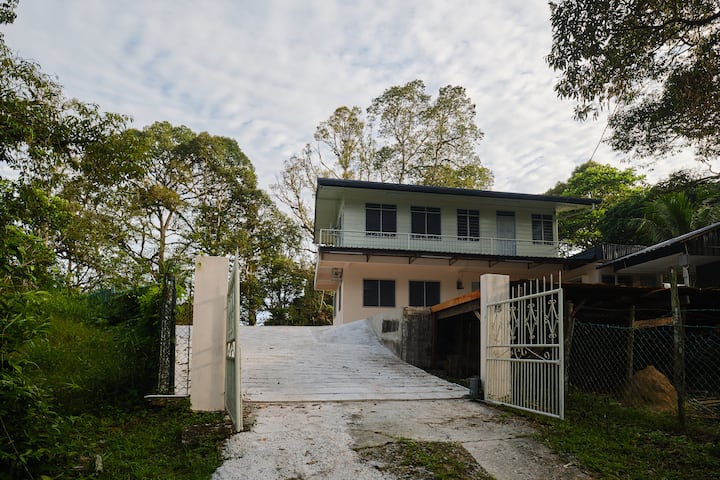 Riverhill Homestay & Campsite - Sibu
