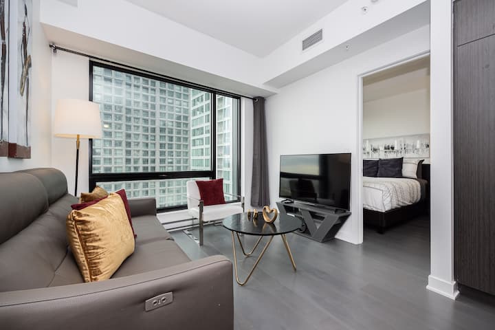 Spacious 2 Bed Financial Area Insurance Relocation - Montreal