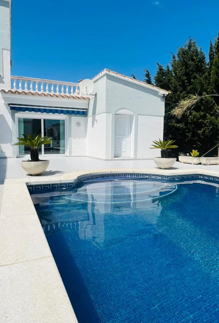 Casita Al Canal Con Piscina - El Port de la Selva