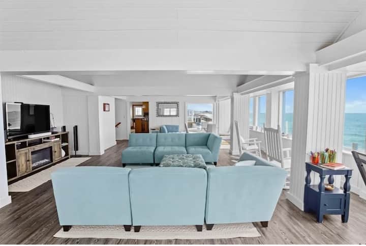 Oceanfront Summer Getaway With Private Beach - Scituate, MA