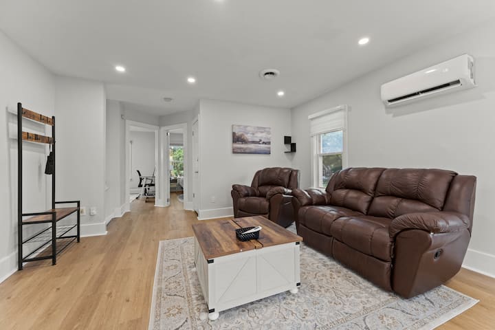 ~Farmhouse Charm In Ck~ - Chatham-Kent