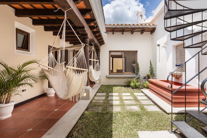 Casa Las Flores, Spacious 3 Bedroom House - Alotenango