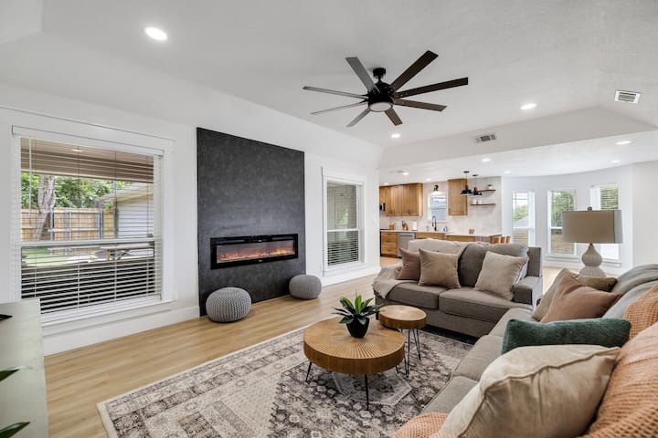 Hot Tub- Prime Location- 8 Min To Stadiums/fun - Grand Prairie, TX