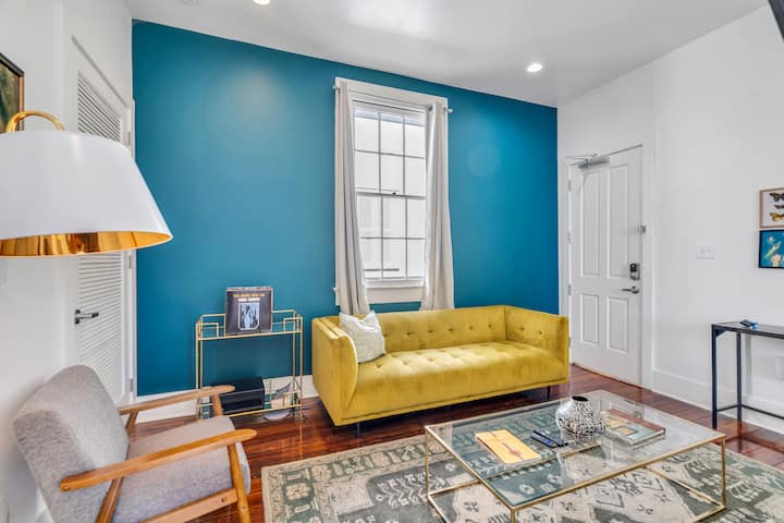 Hip & Stylish Magazine St. Apt | Balcony & Parking - New Orleans, LA