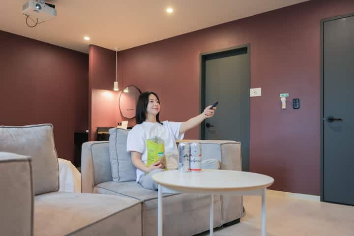 [오브젝트 구미] 무비+뮤직 #Lp #빔프로젝터 #4성급 호텔침구 #광장사거리8분 - Gumi-si