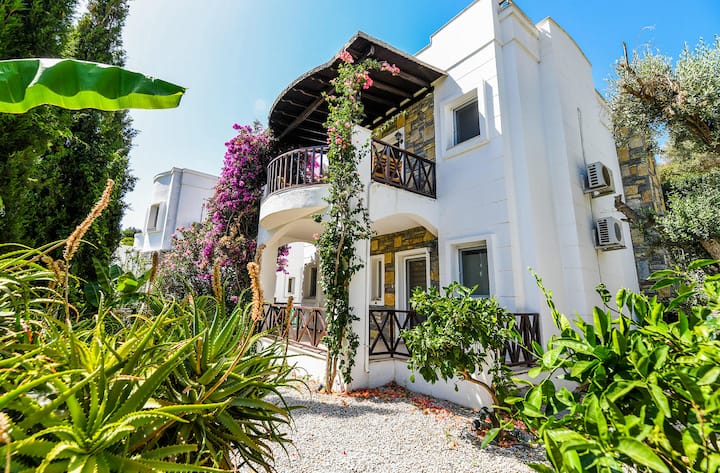 Bodrum'da 6 Kişilik Doğa Manzaralı Villa - Yalıkavak