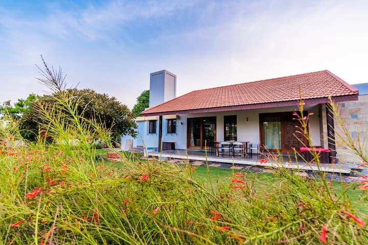 Travalong Nivaan - 4 Bhk Pool Villa - Nashik