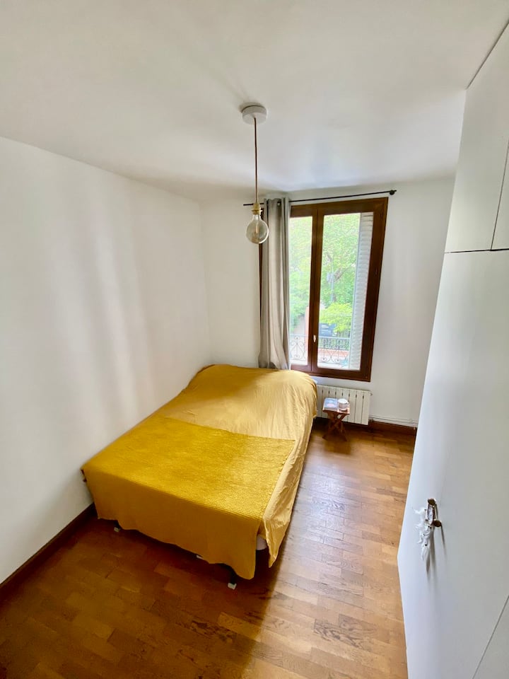 Chambre Cosy • 2 Min Métro • Accès Direct Paris - Clichy