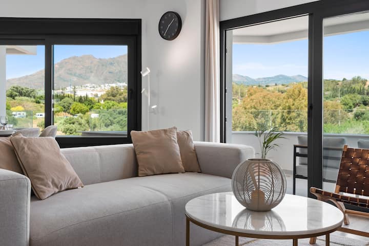 Casa Maddie - Panoramic View Penthouse - Estepona