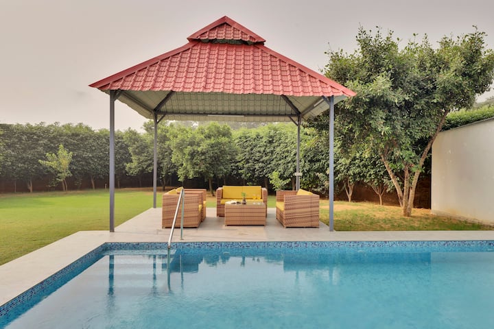 Pet-friendly Luxe Retreat With Playground & Pool - Manesar