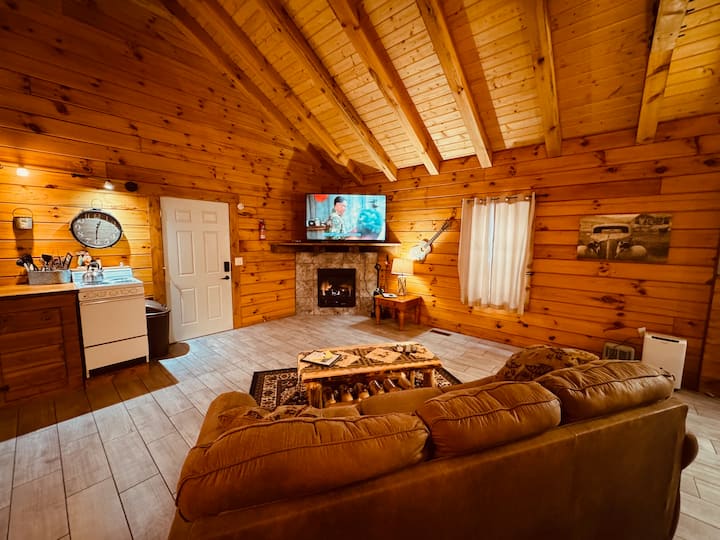 Holler Inn At Getaway Cabins - Hocking Hills State Park, OH