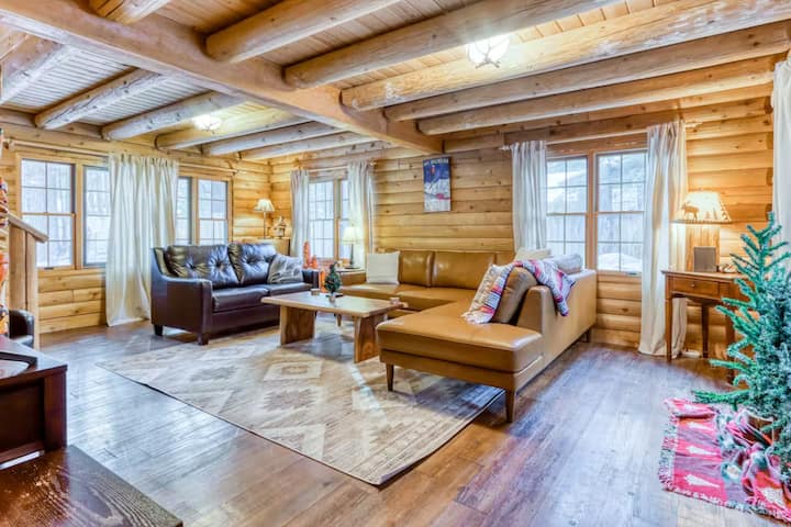 Cozy Wilderness Retreat - LaPine State Park, La Pine