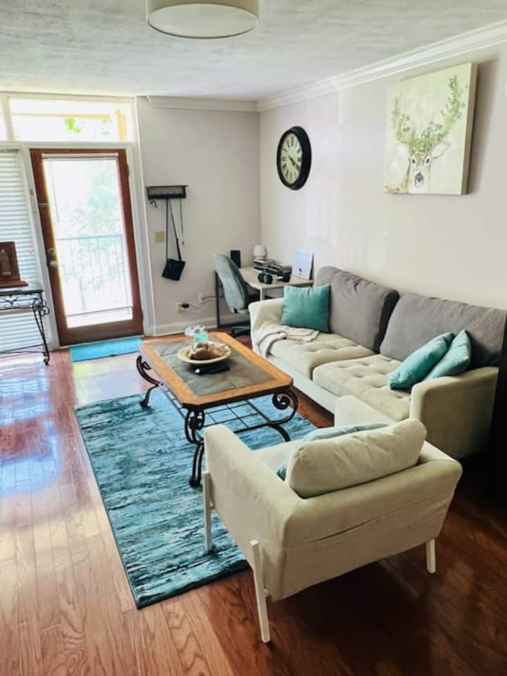 Chic Condo With Pool - Jacksonville, FL