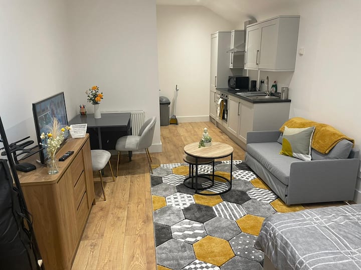 Cozy Studio Retreat In The Heart Of Maidstone - Maidstone