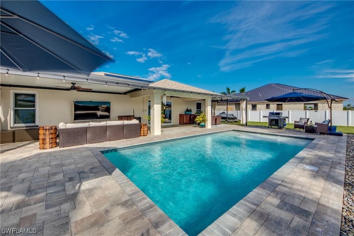 Relaxing 3-bedroom Oasis With Heated Pool - Cape Coral, FL
