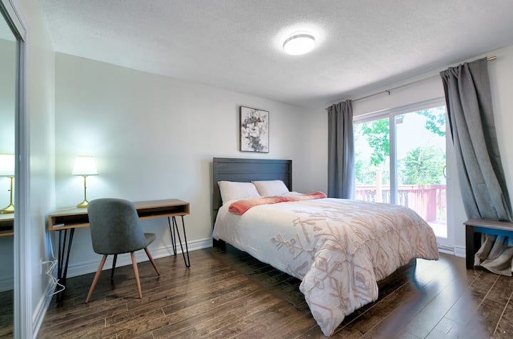 50% Monthly Discount Renovated 4 Bdrs  Chic House - Toronto