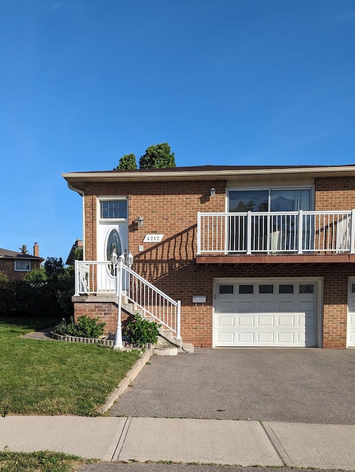 Clean, Spacious Unit At Convenient Location - Mississauga