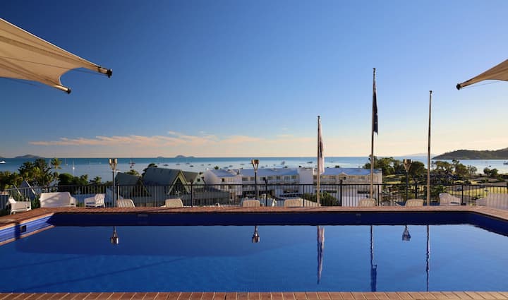 Ocean Views | 2 Bedroom Dual Key - Airlie Beach