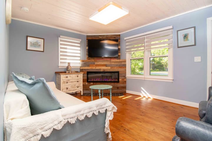 Walking Distance To Old Town With Hot Tub - Niagara-on-the-Lake