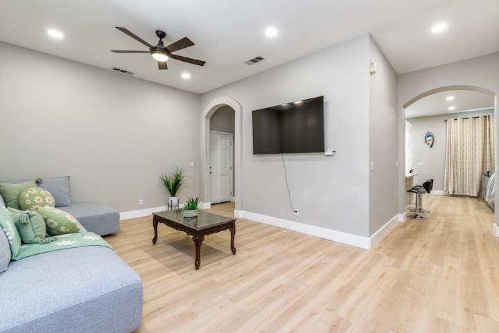 Charming 3q Home W/gourmet Backyard In Elk Grove - エルクグローブ, CA