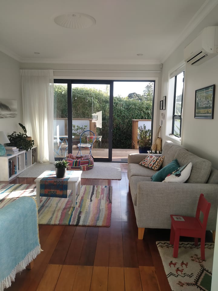 Peaceful And Private Beach Stay - Paekākāriki