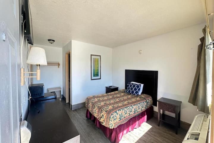Luxury Inn Family Room With 2 Double Beds - Albany, GA