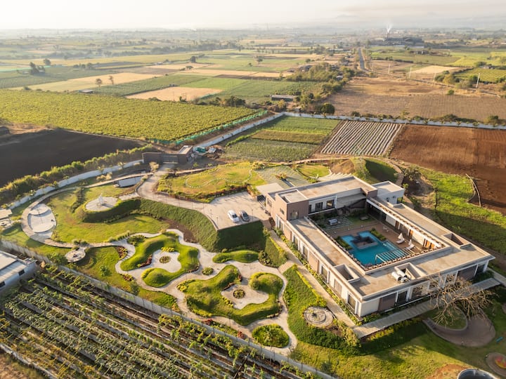 Travalong Anan - 9 Bhk Pool Villa - Nashik