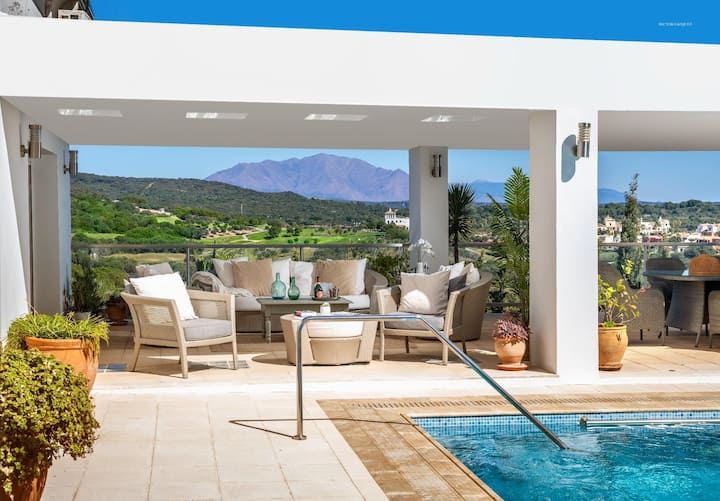Villa In Sotogrande. Mountain And Sea Views. - Sotogrande