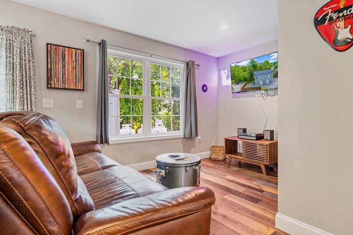 Music-inspired Retreat In Old Orchard Beach - Biddeford, ME