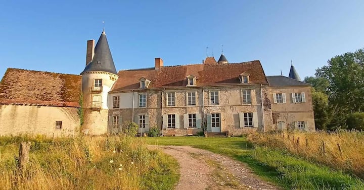 Chambre Dans Château Xvème à Coust Dans Le Cher - Saint-Amand-Montrond