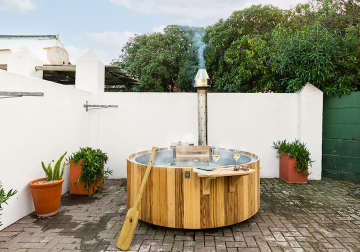 2 Bedroom Cottage - With A Private Hot Tub - Langebaan