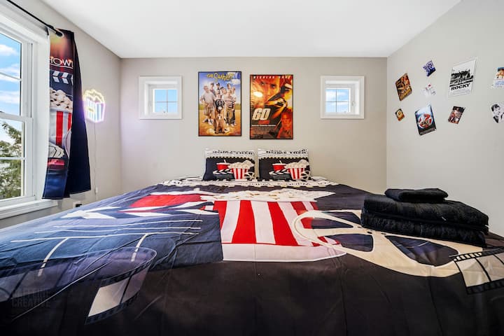 Cinema-themed Retreat In Old Orchard Beach - Scarborough, ME